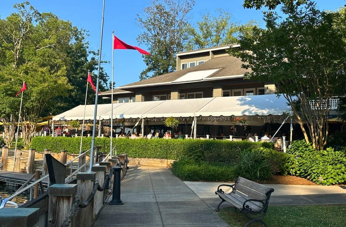 20+ Amazing Restaurants In Davidson NC + Drinks & Dessert